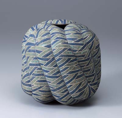 象嵌 壷 jar with inlaid decoration 24 × 24 ×